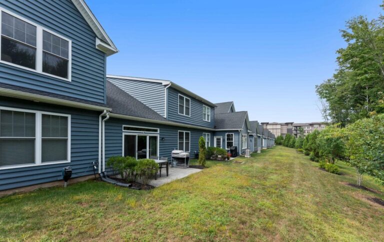 Rose.Pointe.ext2 - Senior Living Options - 55+